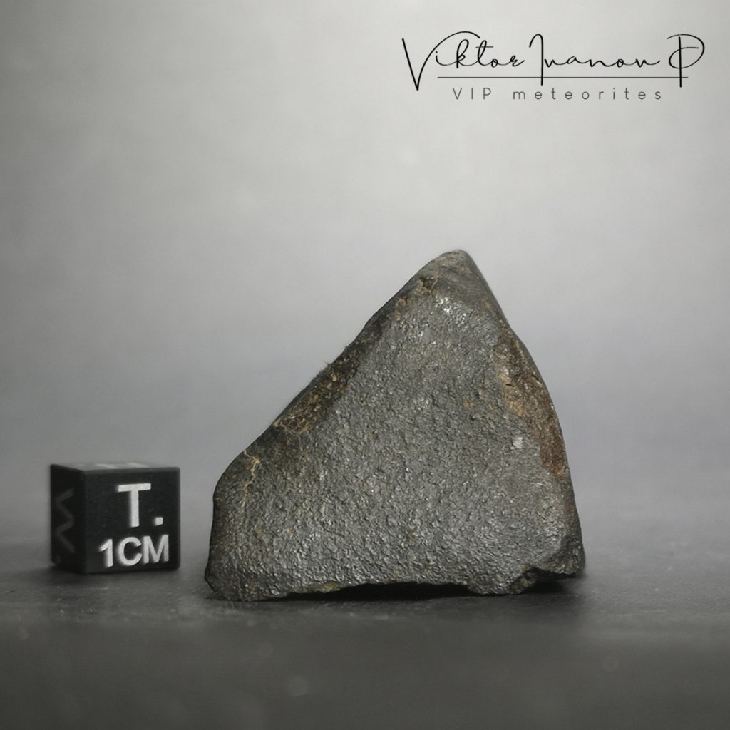 Ordinary chondrite meteorite. Primitive fusion crust (103.5g) - VIP ...